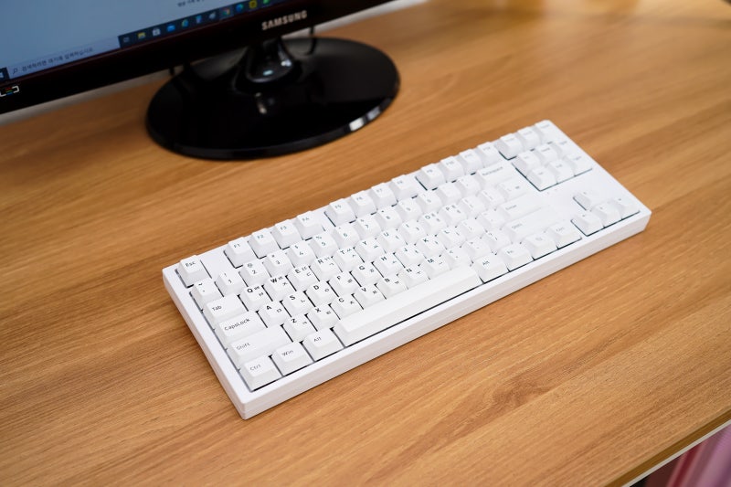 게이밍 키보드 기본은 텐키리스! 기계식은 덤이지~! 앱코 해커 ADK87 모던한 느낌이 좋다! : 네이버 블로그