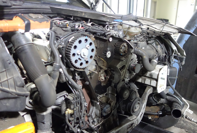 20tdi 엔진 아우디 A6 타이밍벨트 교환 정비 시 부품 상태로 교체주기를 가늠할 수 있으며 정비 시간 비용가격도