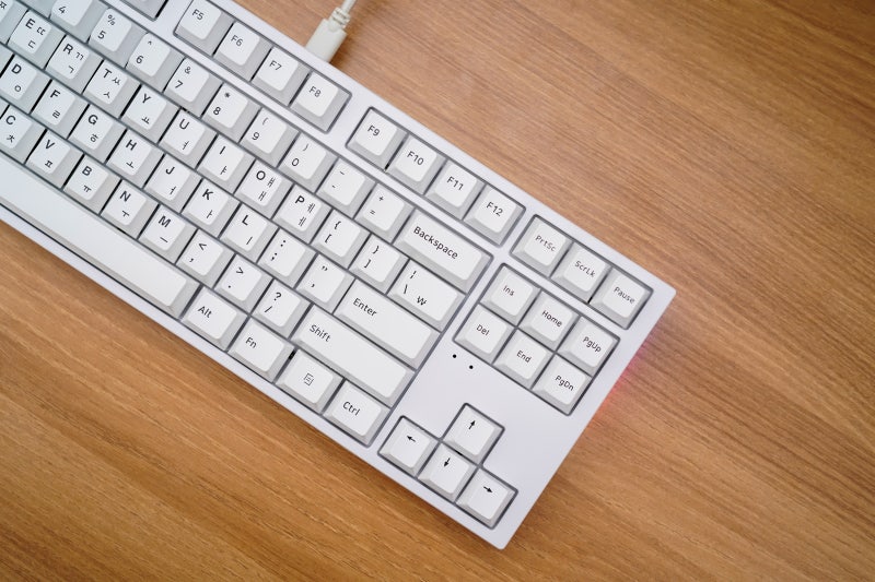 게이밍 키보드 기본은 텐키리스! 기계식은 덤이지~! 앱코 해커 ADK87 모던한 느낌이 좋다! : 네이버 블로그