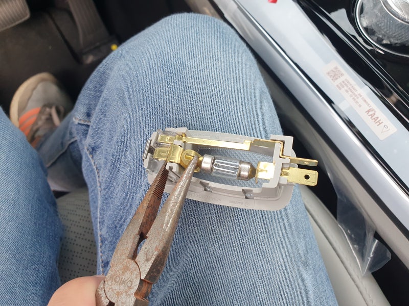 4세대 KA4카니발 LED실내등 교체 DIY방법 : 네이버 블로그