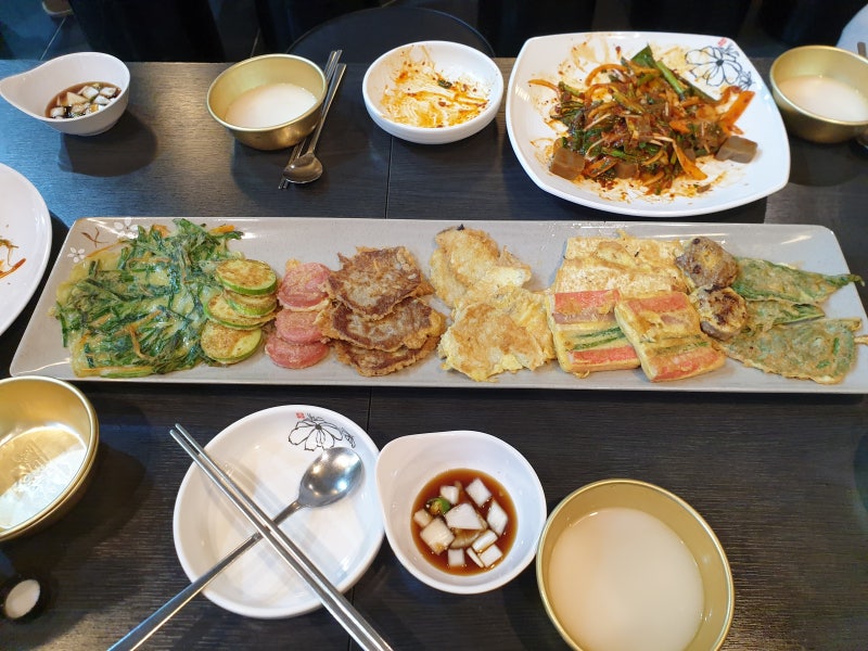 인천 송도 커넬워크 왕빈자 전통주막 모듬전 도토리묵 베이컨김치치즈전 꼬막무침 수제동그랑땡 물뱅이 해물파전