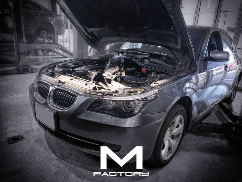 Bmw 525i 냉각수 누수로 인한 경고등 점등 리저브 탱크 냉각수 호스 전동워터펌프 및 써모스탯 교환 Bmw 수리전문