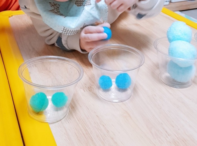 호반아이사랑♡ 만1세만2세혼합연령활동 여러가지색깔주제연계확장활동 동화뱀이색깔을낳았어요 미술무지개색칠하기 소근육컵에숟가락