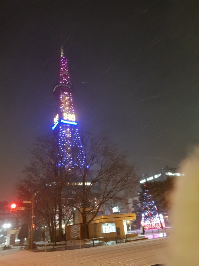겨울 홋카이도 여행 1일차 삿포로 신치토세 공항 삿포로 에어비엔비 이치겐 라멘 스프카레 사무라이 다루마
