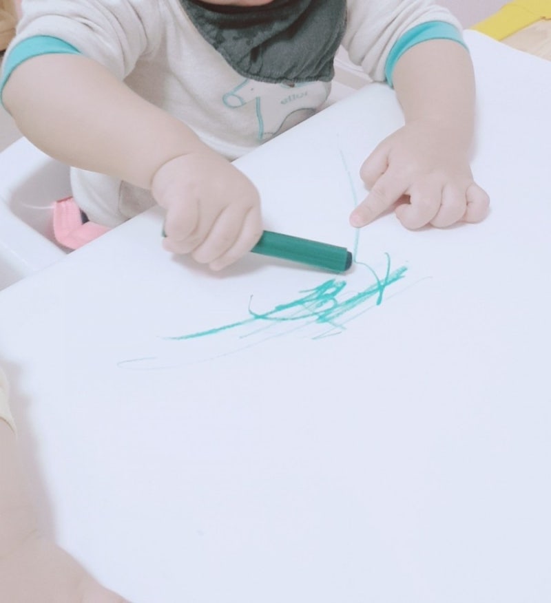 호반아이사랑♡ 만0세발달특성수준별활동 만0세쓰기큰종이에함께끼적여요 만0세전지에끼적이기 만0세상상력자극하기 만0세도구사용 만0세