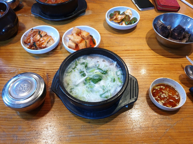 오산 맛집운암회관해장국수육24시간 운영하는 해장국 소머리국밥 전문점 오산 원동 운암뜰한식거리 인근오산시청 맛집
