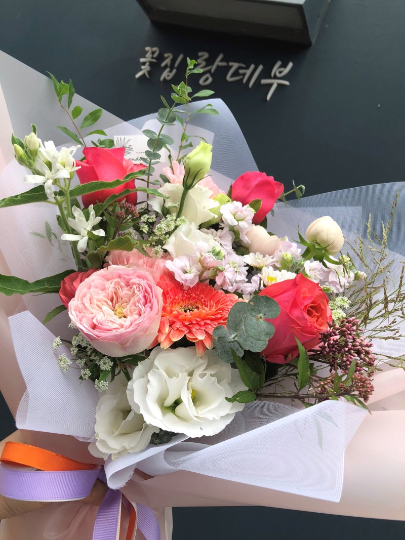 대전 정부청사 꽃집 대전 졸업식 꽃다발 대전 퇴임식 승진 꽃다발 만년동 꽃집 랑데부 버블검 장미 믹스 꽃다발