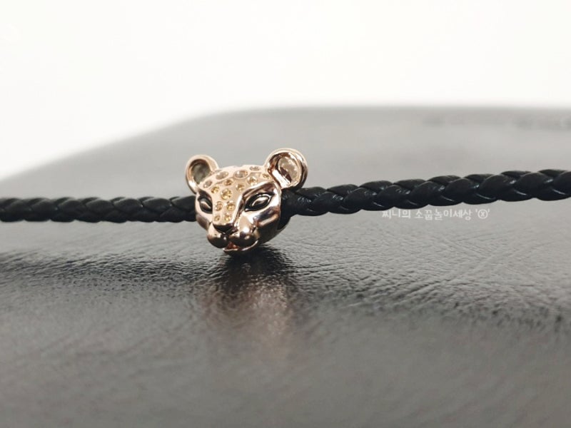 판도라가죽팔찌에 라이언참 고급지고 예쁘네 : 네이버 블로그