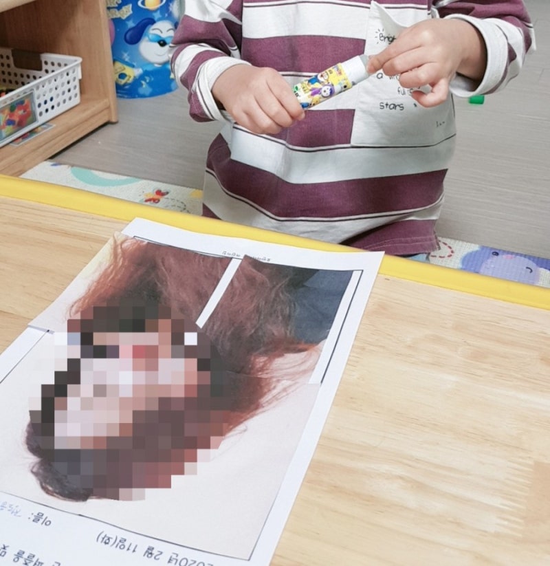 호반아이사랑♡ 만1세만2세혼합연령활동 선생님이좋아요소주제관련활동 쓰기선생님따라끼적여요 탐색선생님사진퍼즐을맞춰요 대근육발자국