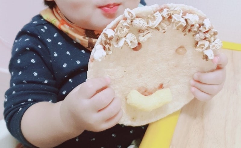호반아이사랑♡ 만0세발달특성수준별활동 만0세미술웃는얼굴뻥튀기만들기 뻥튀기과자얼굴꾸미기 만0세딸기잼얼굴꾸미기 만0세뻥튀기탐색하기