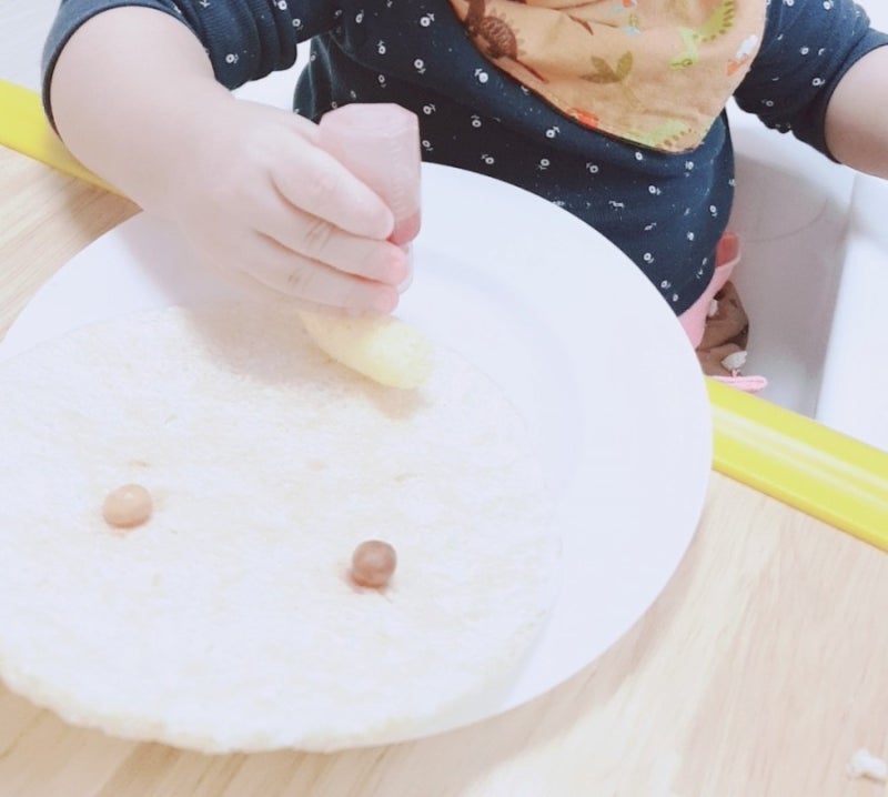 호반아이사랑♡ 만0세발달특성수준별활동 만0세미술웃는얼굴뻥튀기만들기 뻥튀기과자얼굴꾸미기 만0세딸기잼얼굴꾸미기 만0세뻥튀기탐색하기