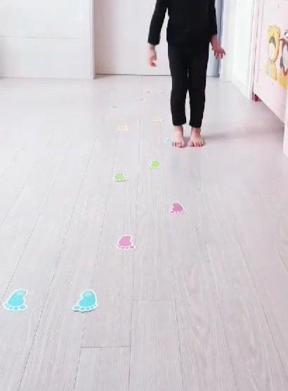 호반아이사랑♡ 만1세만2세혼합연령활동 선생님이좋아요소주제관련활동 쓰기선생님따라끼적여요 탐색선생님사진퍼즐을맞춰요 대근육발자국