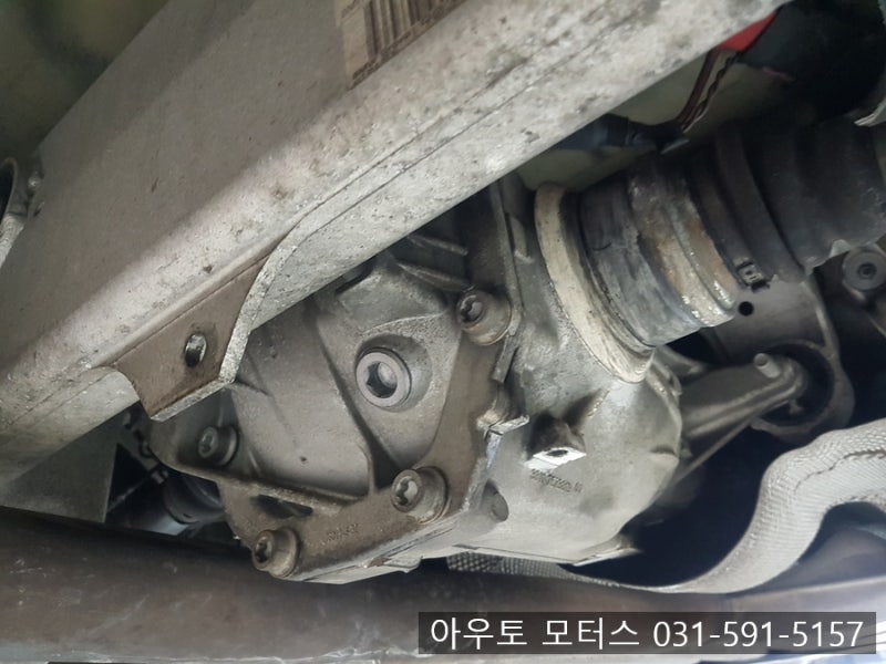 Bmw 528i 엔진오일 누유 밸브커버가스켓 및 각종 씰 편심축센서 겉밸트베어링 미션오일 및 소모품 교환 남양주 Bmw 정비
