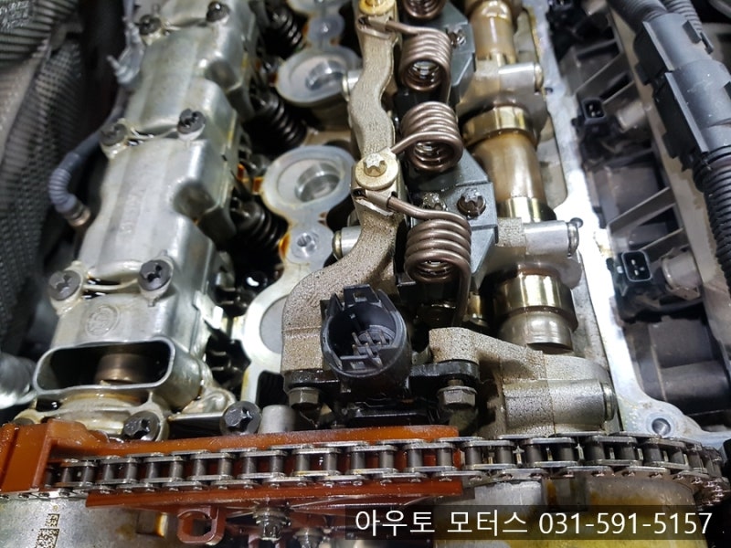 Bmw 528i 엔진오일 누유 밸브커버가스켓 및 각종 씰 편심축센서 겉밸트베어링 미션오일 및 소모품 교환 남양주 Bmw 정비