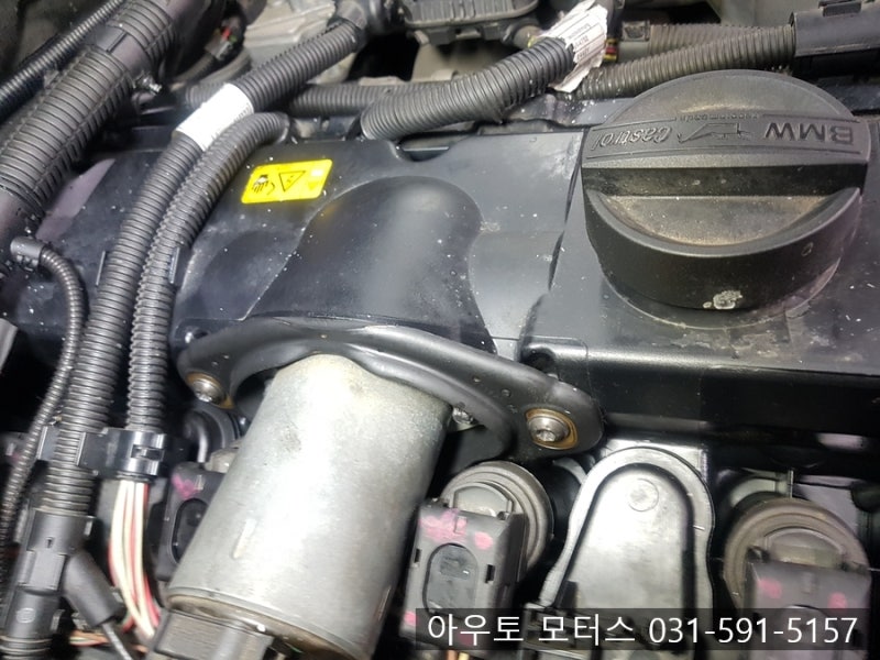 Bmw 528i 엔진오일 누유 밸브커버가스켓 및 각종 씰 편심축센서 겉밸트베어링 미션오일 및 소모품 교환 남양주 Bmw 정비