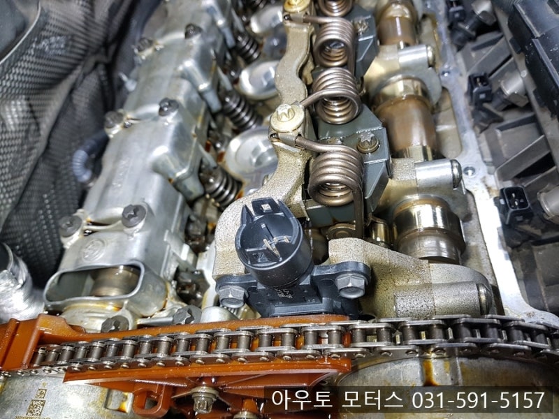 Bmw 528i 엔진오일 누유 밸브커버가스켓 및 각종 씰 편심축센서 겉밸트베어링 미션오일 및 소모품 교환 남양주 Bmw 정비
