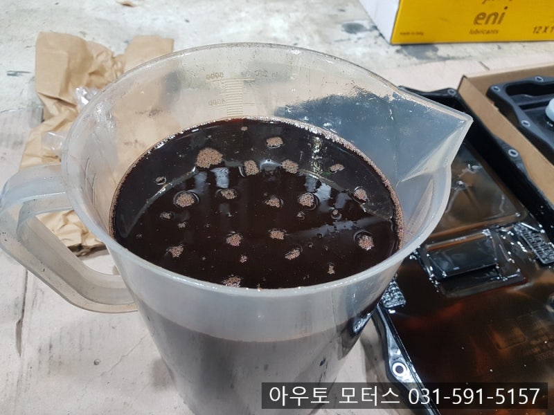 Bmw 528i 엔진오일 누유 밸브커버가스켓 및 각종 씰 편심축센서 겉밸트베어링 미션오일 및 소모품 교환 남양주 Bmw 정비