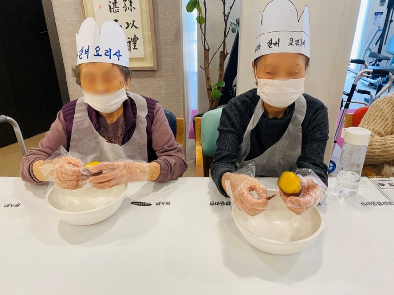 덕양구삼송노인주간보호센터 요리프로그램 고구마경단 만들기시니어데이케어 주은 삼송센터 네이버 블로그