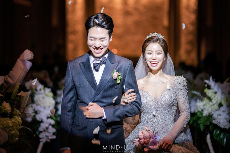 채플앳웨스트본식스냅 마인드유본식스냅 본식스냅추천 브라이덜공 정샘물메이크업 본식스냅 웨딩스냅추천 마인드