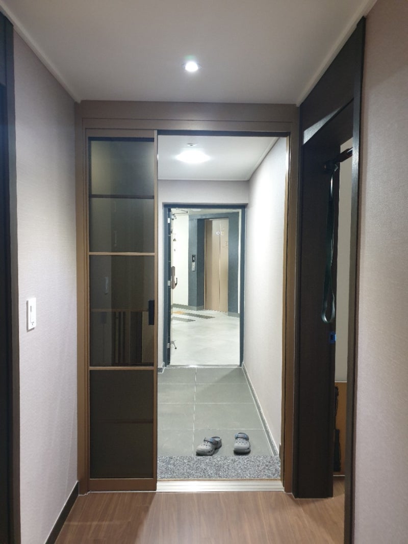 대구중문 만촌동중문 중문추천 만촌중문 수성구중문 만촌삼정그린코아ㆍ초슬림22p도장ㆍ골드색상ㆍ브론즈아쿠아 분할유리ㆍ초특가행사