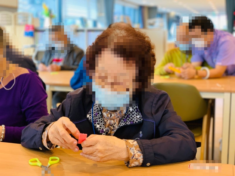 식사동주간보호센터미술프로그램꽃브로치 만들기시니어데이케어 주은 일산센터 네이버 블로그
