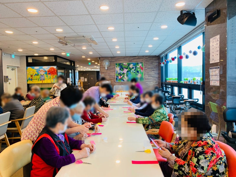 식사동주간보호센터미술프로그램꽃브로치 만들기시니어데이케어 주은 일산센터 네이버 블로그