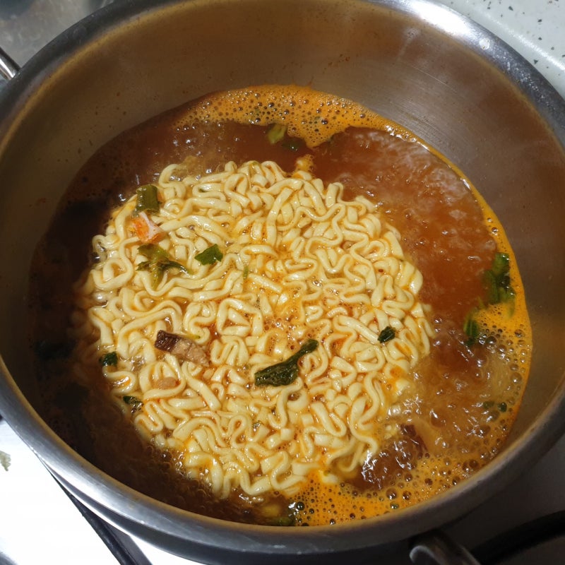 풀무원 생면식감 육개장 칼국수 라면 칼로리열량 및 영양성분 정보 나트륨 함량 맛 후기 네이버 블로그