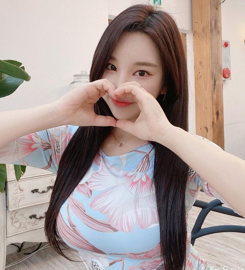 맥심 11월호 화보 표지모델 새하얀 피부의 모델 겸 bj김빛나라/오피스룩이 잘어울리는 모델 쮸리(다슬) : 네이버 블로그