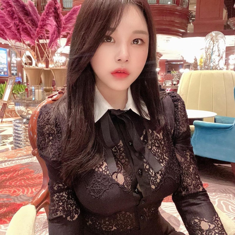 맥심 11월호 화보 표지모델 새하얀 피부의 모델 겸 bj김빛나라/오피스룩이 잘어울리는 모델 쮸리(다슬) : 네이버 블로그