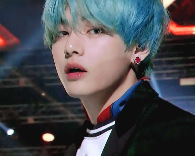 더쿠 방탄 뷔 실물후기 중에서 잘생겼단 말만큼 많이 나오는 말