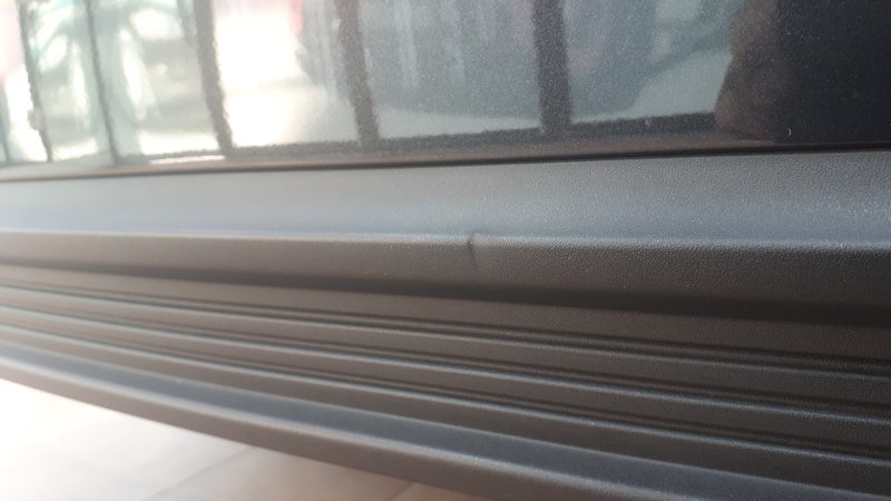 안양 무광 플라스틱 복원 차 긁힘 스크래치로 자동차 외형복원을 위해 입고된 포르쉐 파나메라의왕차량수리군포차량복원산본자동차흠집제거평촌자동차기스제거과천수입차수리