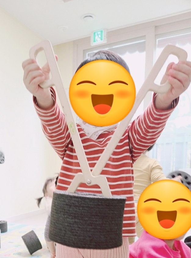 호반아이사랑♡ 만1세발달과정발달수준발달특성 만1세소근육자동차를굴려줘요 만1세쓰기읽기움직이는놀잇감위에끼적여요 만1세어린이집겨울