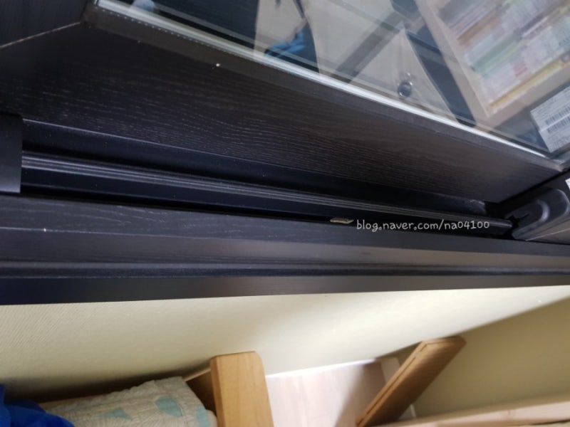 다이소 창틈막이 폼 패드 2000원 겨울 외풍차단 틈새막이 창문틈막이 네이버 블로그
