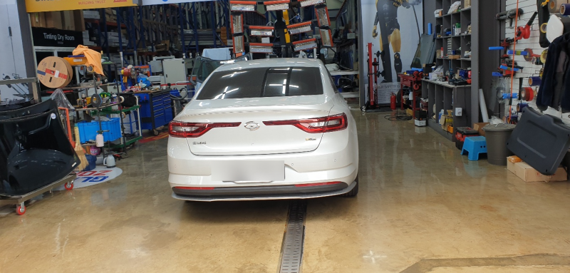 Sm6 유리교체 갑자기 깨진 차유리금으로 르노삼성 유리교환 솔라쉴드 Ss열차단썬팅 시공 후기 및 내 차량의 차유리교체비용 하이패스룸미러 썬루프 파손방지방탄필름 시공