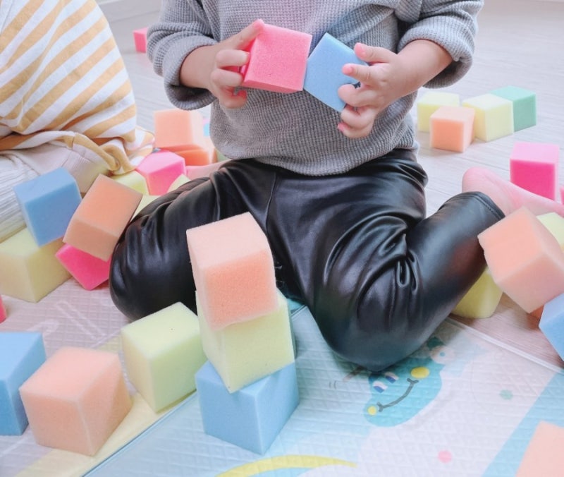 호반아이사랑♡ 만1세발달과정발달수준발달특성 만1세쌓기블록으로기차를만들어요 만1세역할기차에인형을태워요 만1세신체대근육퍼포먼스겨울