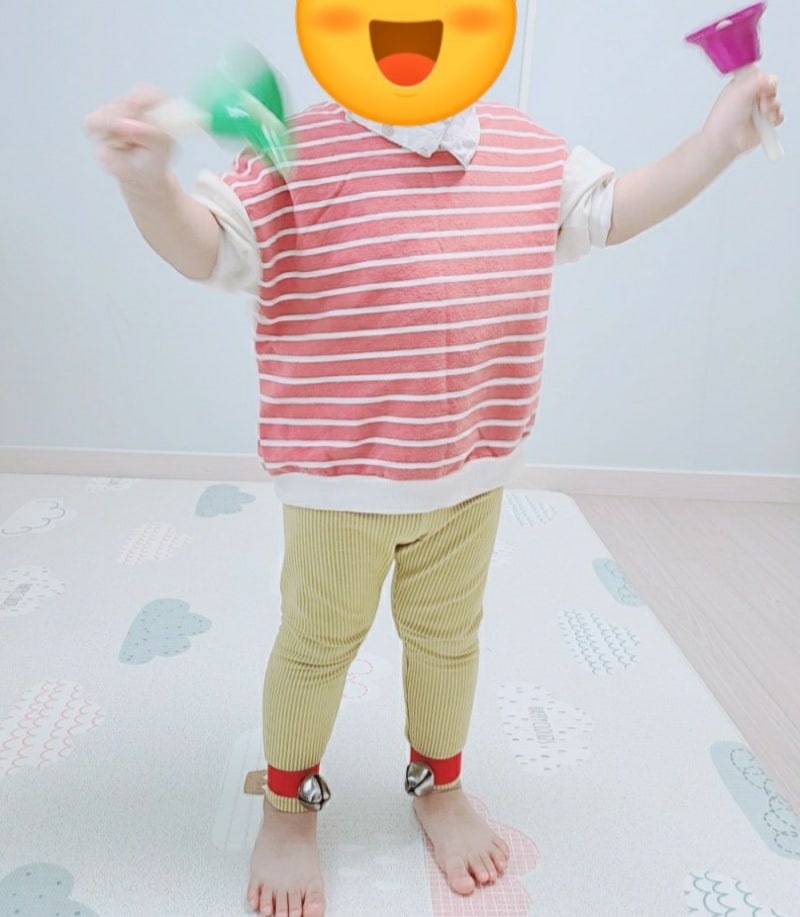 호반아이사랑♡ 만1세발달과정발달수준발달특성 만1세대근육그림책볼링놀이 만1세음악동작꼭필요한물건만노래를들으며방울팔찌를흔들어요 음악