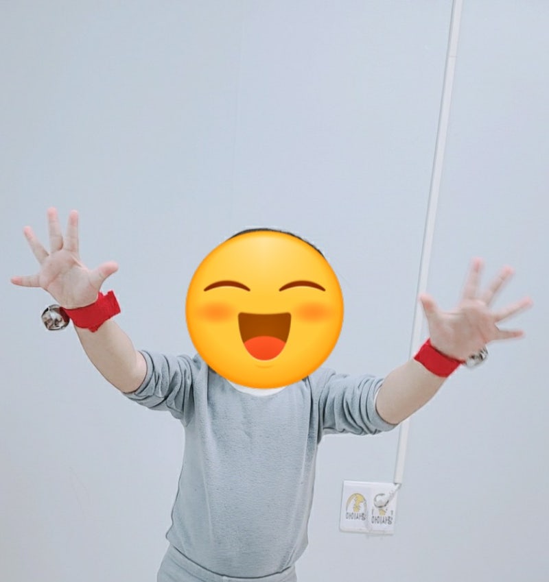 호반아이사랑♡ 만1세발달과정발달수준발달특성 만1세대근육그림책볼링놀이 만1세음악동작꼭필요한물건만노래를들으며방울팔찌를흔들어요 음악