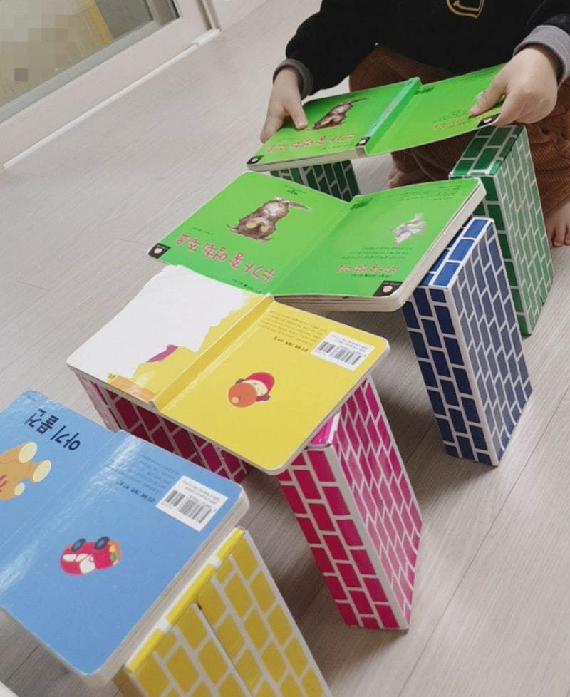 호반아이사랑♡ 만1세발달과정발달수준발달특성 만1세쌓기그림책터널을만들어요 만1세역할그림책터널을지나가는자동차 만1세역할놀이 만1