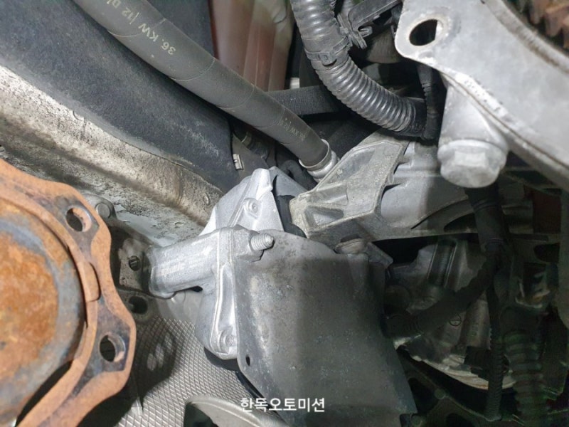 아우디 A4 미션수리 엔진마운트 플라이휠 교환 변속기오작동 떨림 진동 소음 네이버 블로그