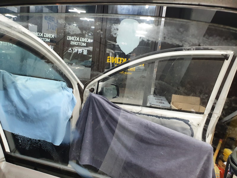 기아자동차 2012모닝밴 썬팅재시공 솔라가드 팬텀 킹콩모터스 거제블랙박스 거제후방카메라 거제네비게이션 거제썬팅 거사모 거제핫플 부분도색 썬팅할인점 블랙박스할인점 상시할인