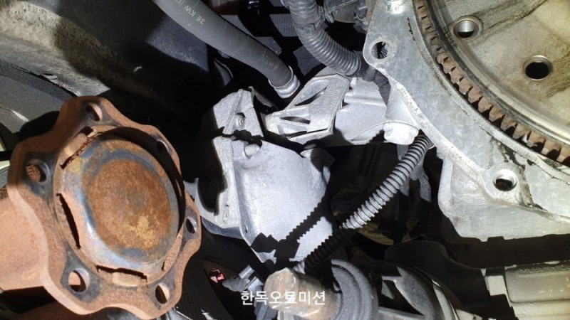 아우디 A4 미션수리 엔진마운트 플라이휠 교환 변속기오작동 떨림 진동 소음 네이버 블로그