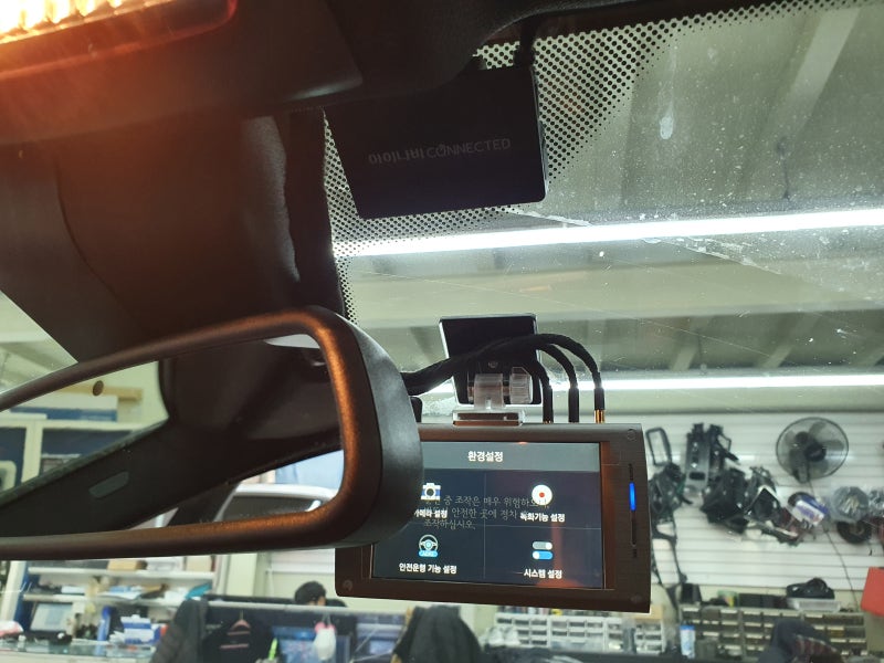 천안 아산 Bmw5시리즈 아이나비 4채널 블랙박스 전방후방좌측우측 안전 녹화 커넥티드pro 추가 옵션으로 주차중