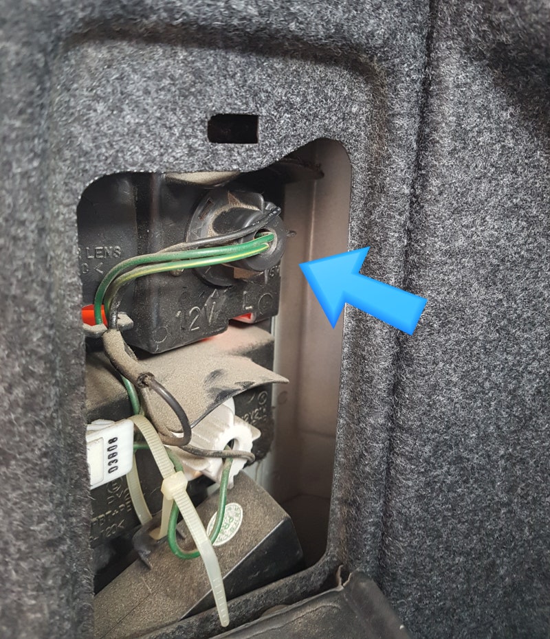 구형 SM5 브레이크 전구 자가 교체(교환) 방법 diy 후기 (sm520 sm525v sm520v 시리즈 트렁크 브레이크등 규격,크기) : 네이버 블로그