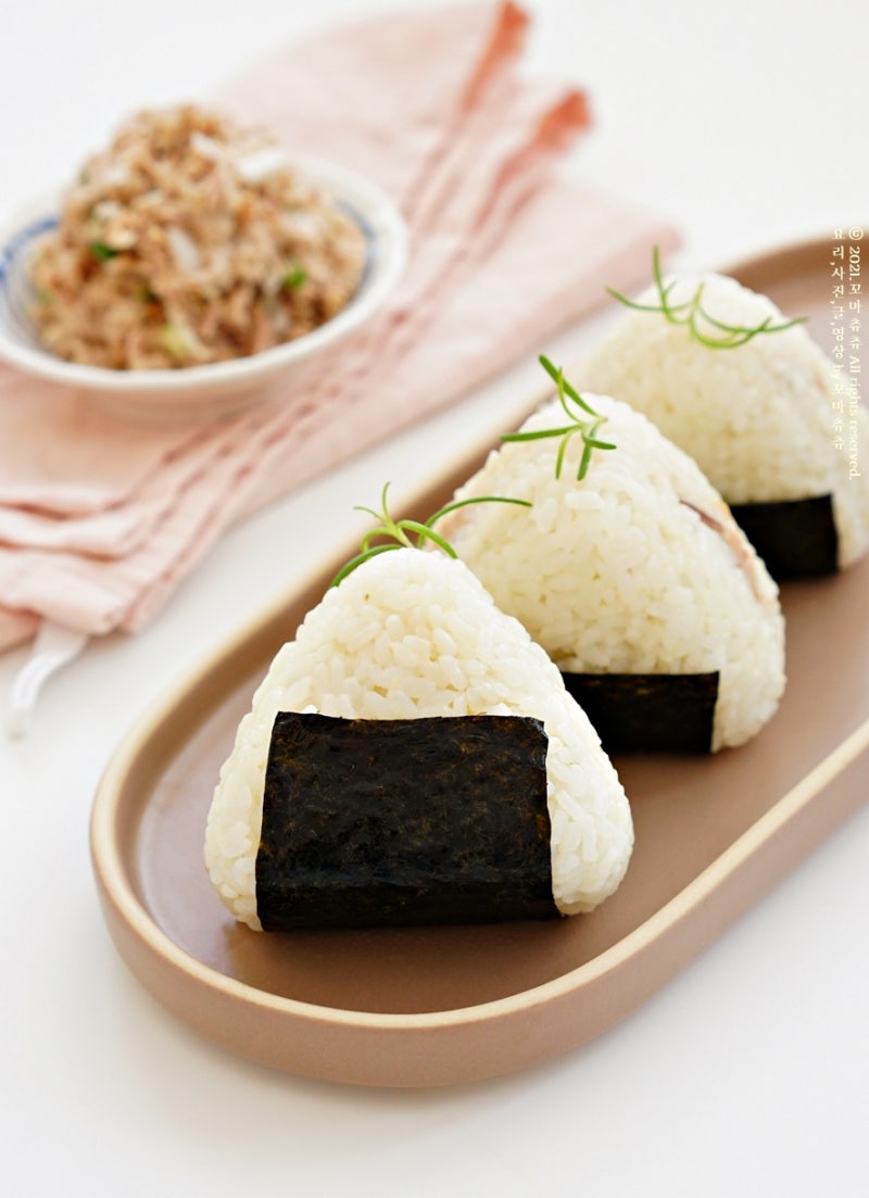 참치마요주먹밥 만들기 핵꿀맛 조합 식감까지 살린 나들이 도시락 메뉴(캔참치 요리) : 네이버 블로그