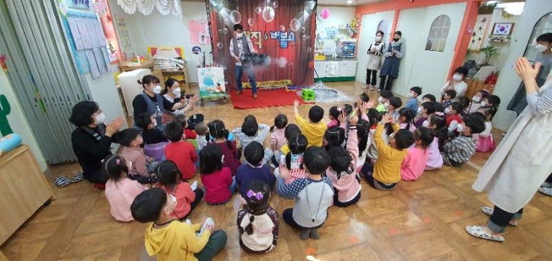 어린이집 유치원 찾아가는 버블쇼가 진행됩니다 버블공연 현장으로 출발하시죠~ 네이버 블로그