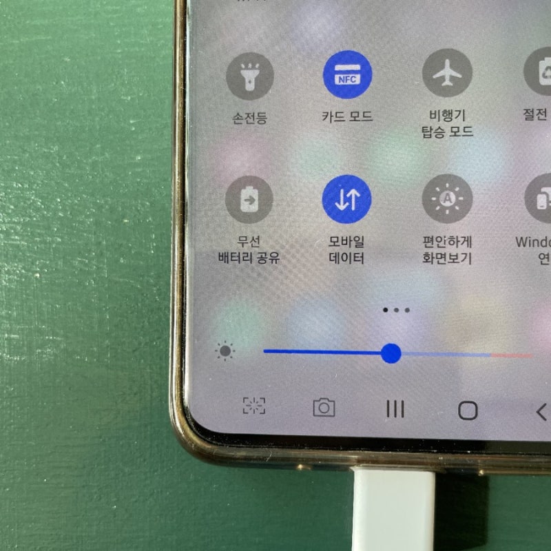 아이폰 무선 배터리 공유 갤럭시 스마트폰으로 무선 충전 받기 네이버 블로그