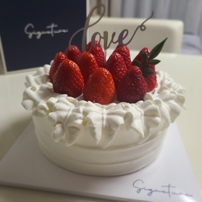 파리바게트 시그니처 생딸기 듬뿍 우유생크림케이크 가격 칼로리 맛 할인받는 법 네이버 블로그