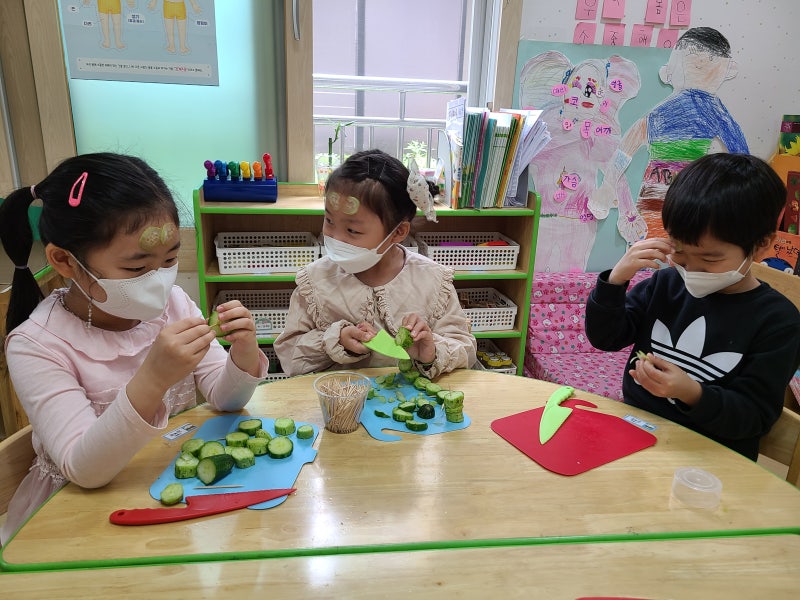 시립힐즈파크어린이집 5월 오감놀이 오이로 놀아요 네이버 블로그