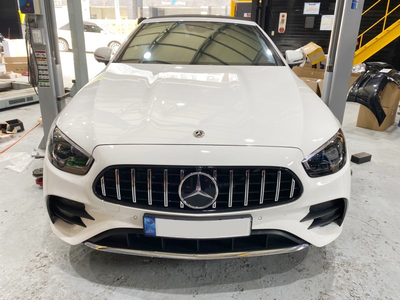 벤츠 E클래스 E250 W213 후기형 - 아방가르드 일반라인 GT 세로그릴 튜닝 - a3