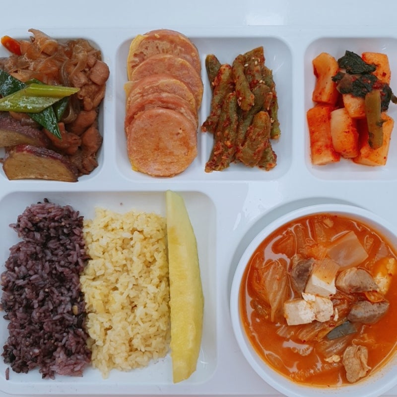 단체급식 메뉴모음6월은 육식의달돼지김치찌개뼈없는찜닭옛날소시지전꽈리고추찜만들기후식메론 제공했어요구내식당 레시피